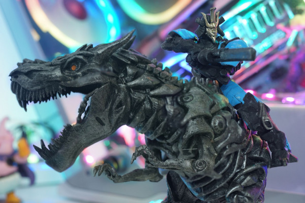 MÔ HÌNH DRIFT SAMURAI CƯỠI KHỦNG LONG TRANSFORMERS